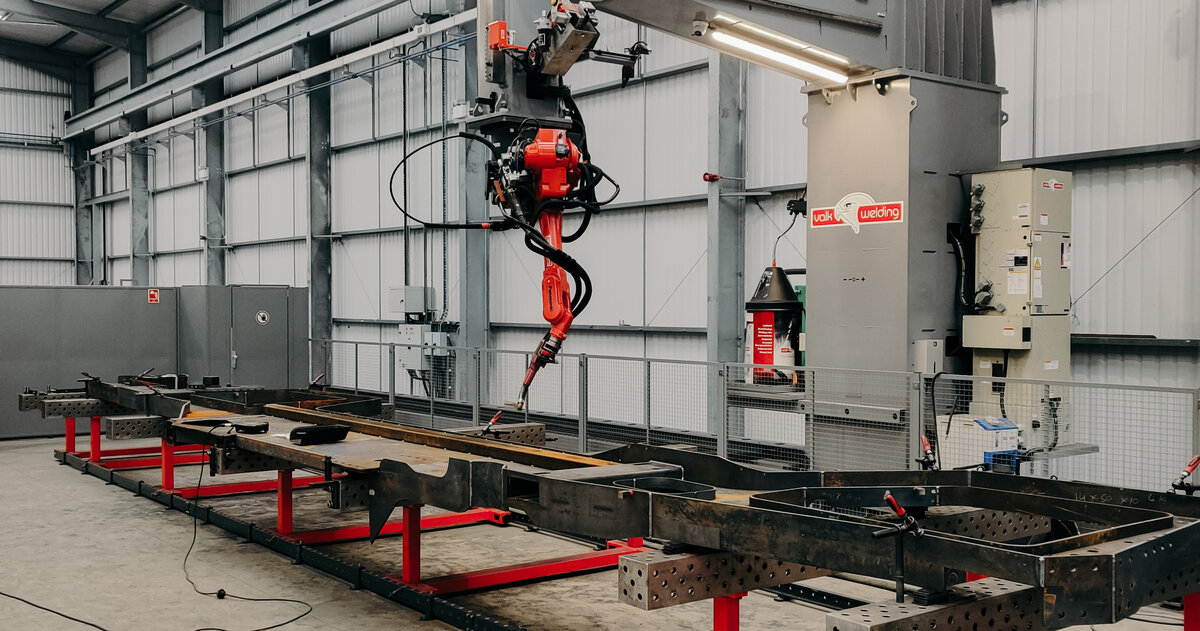 Four Dee tar sig an svetsrobotautomatisering i stor skala